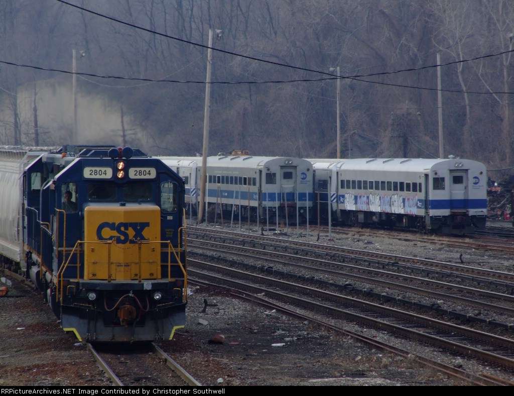 CSX 2804 switches the west yard in view of retired ACMUs in the east yard